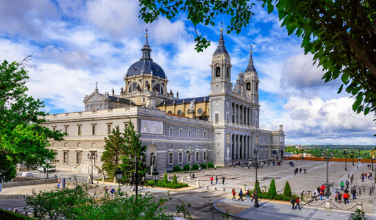 HOTEL AR PARQUESUR (B&B)