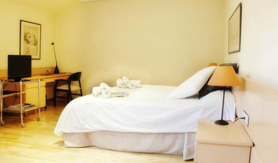 HOTEL AR PARQUESUR (B&B)